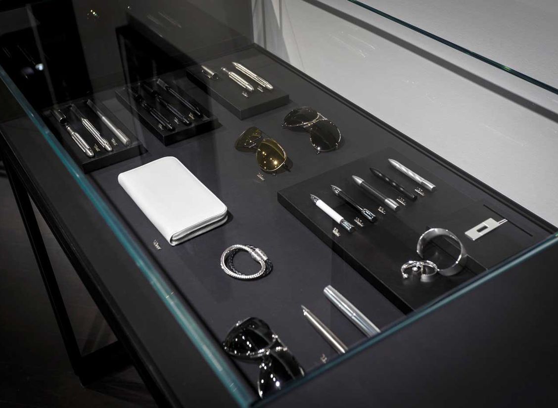 studio 38 – Work – Porsche Design: Visual Merchandising Displays